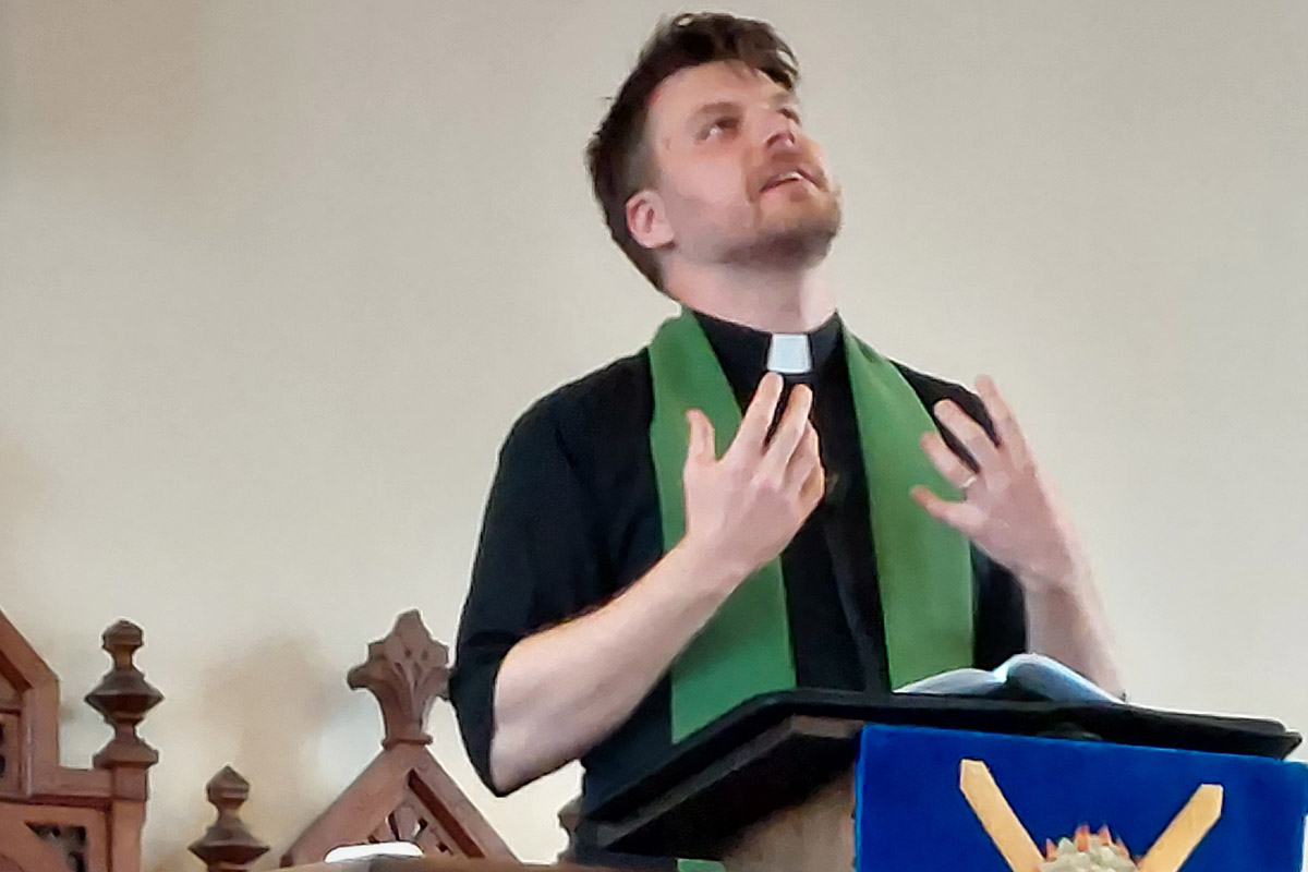 Minister - NPC - Staging